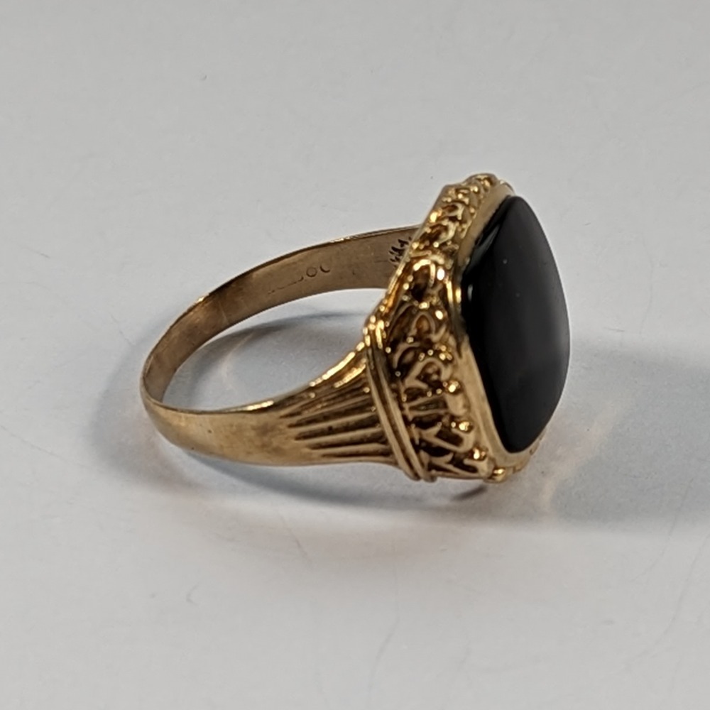 9ct Square Black Stone Signet Ring Size Y - Own4Less